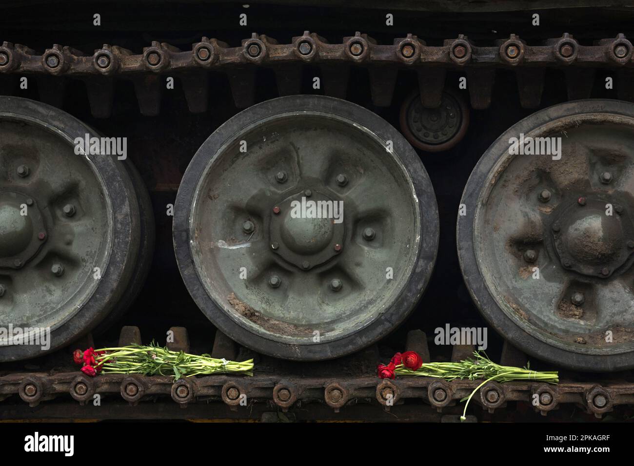 Russian t 72 tank destroyed hi-res stock photography and images - Alamy