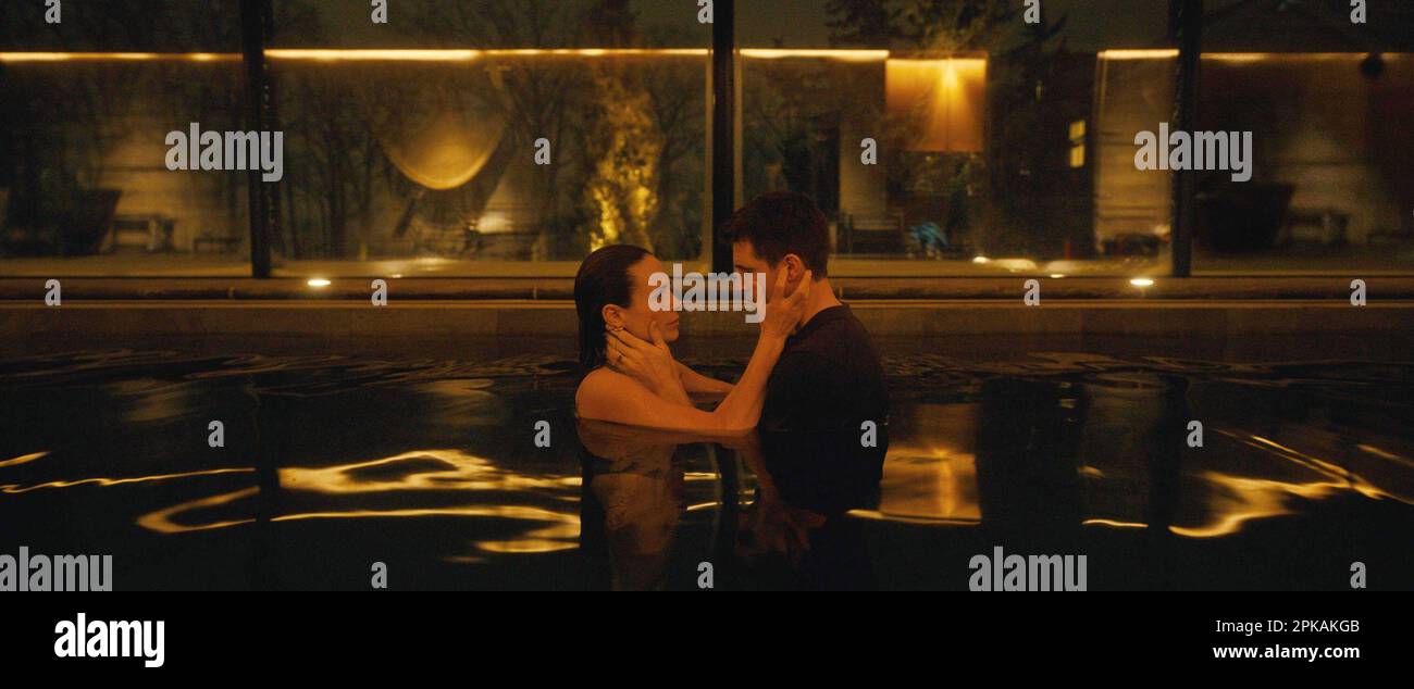 SIMULANT, from left: Jordana Brewster, Robbie Amell, 2023. © Vertical ...