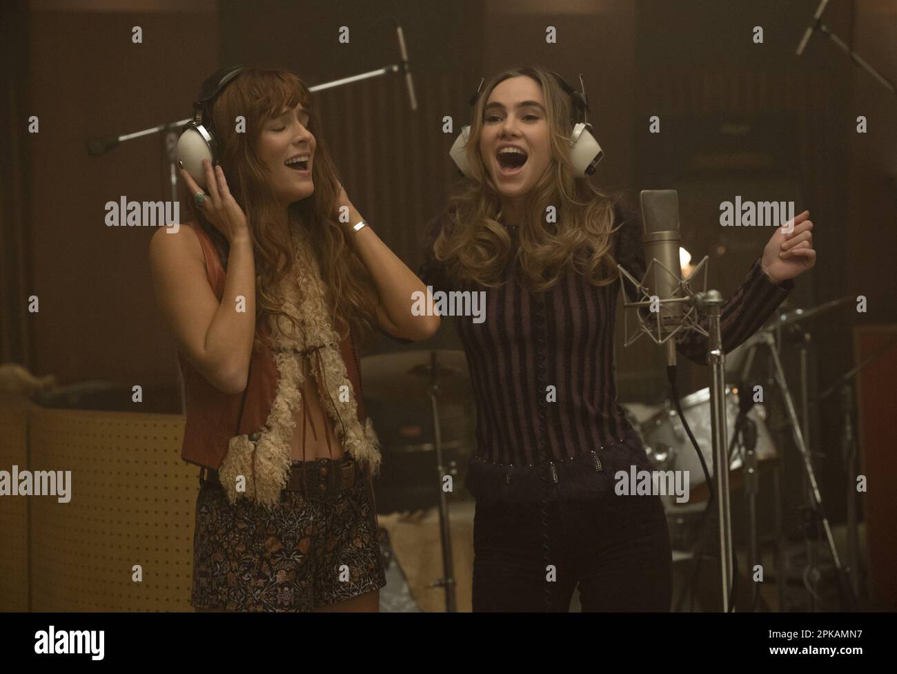 DAISY JONES & THE SIX, (aka DAISY JONES AND THE SIX), from left: Riley ...