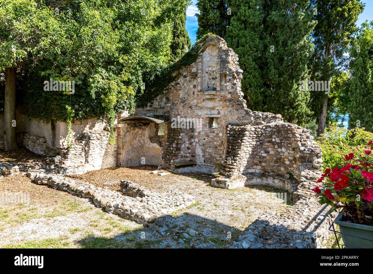 Sirmione monastero longobardo di san salvatore hi-res stock photography ...