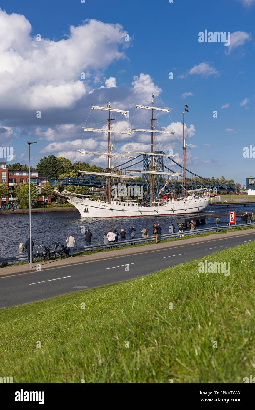 Sailing ship 'ARTEMIS' passes the Kaiser Wilhelm Bridge for the 20th ...