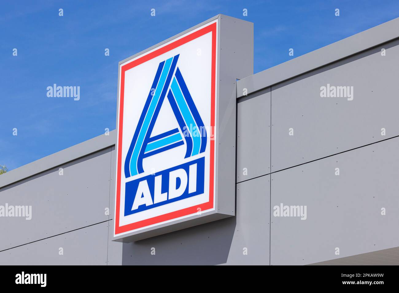Aldi logo on the building of an aldi north store hi-res stock ...