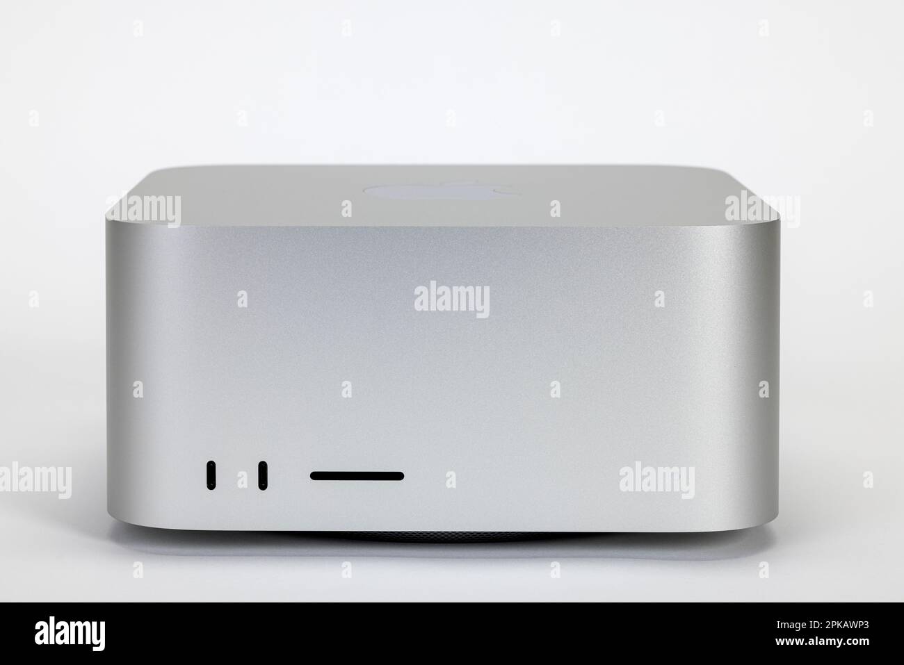 Apple Mac Studio M1 Max, white background Stock Photo - Alamy