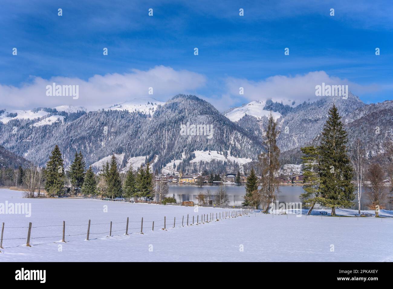 Austria, Tyrol, Kaiserwinkl, Walchsee, Walchsee with village view ...
