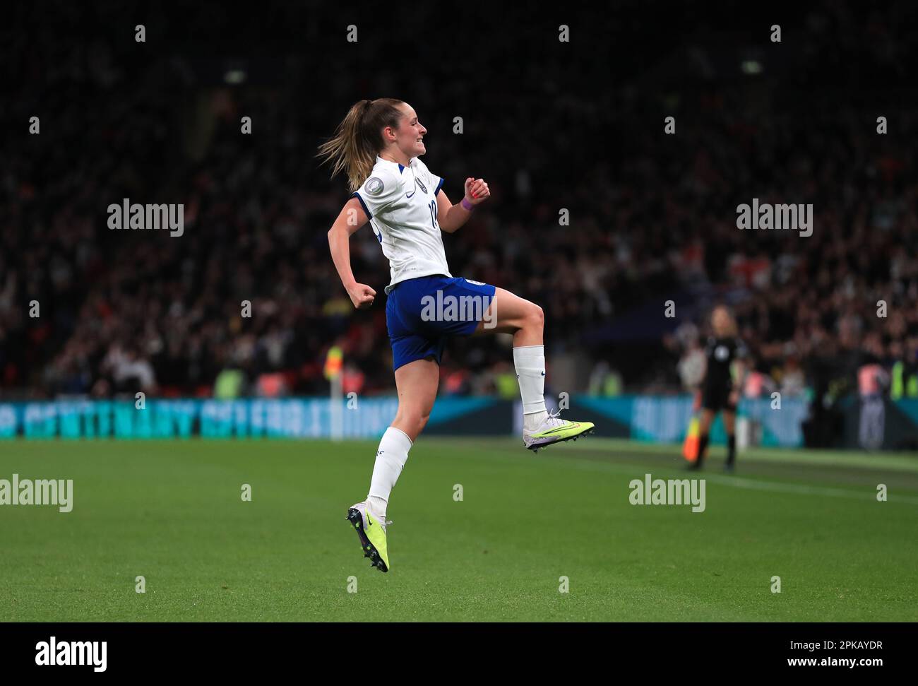 Ella toone goal celebration hi-res stock photography and images - Alamy