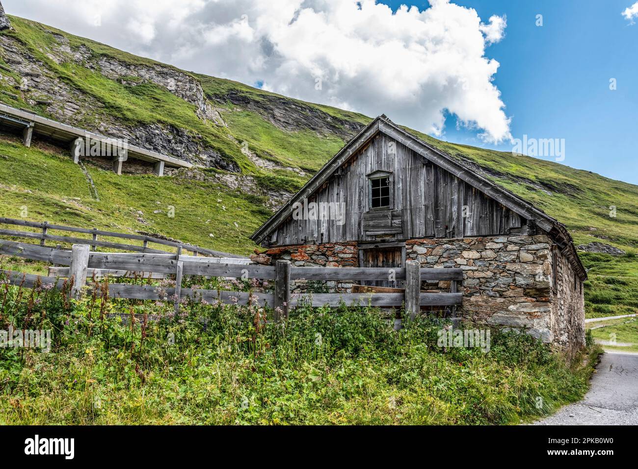 Traditional wooden alpine house hi-res stock photography and images - Alamy