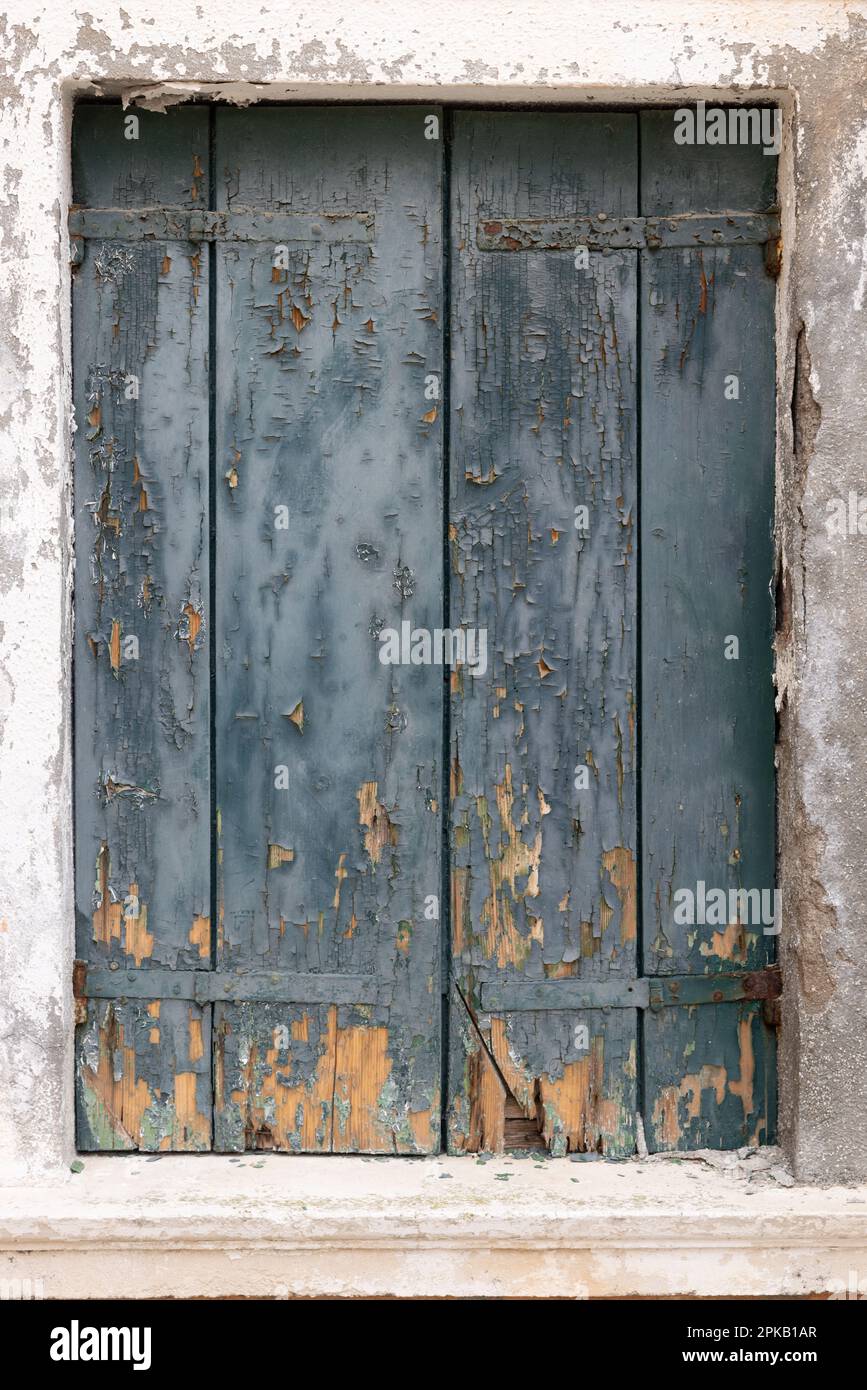 Burano island shutters. Colourful shutters on the island of Murano near ...