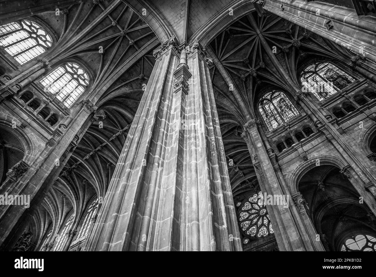 Tall columns and arch ceiling Black and White Stock Photos & Images - Alamy