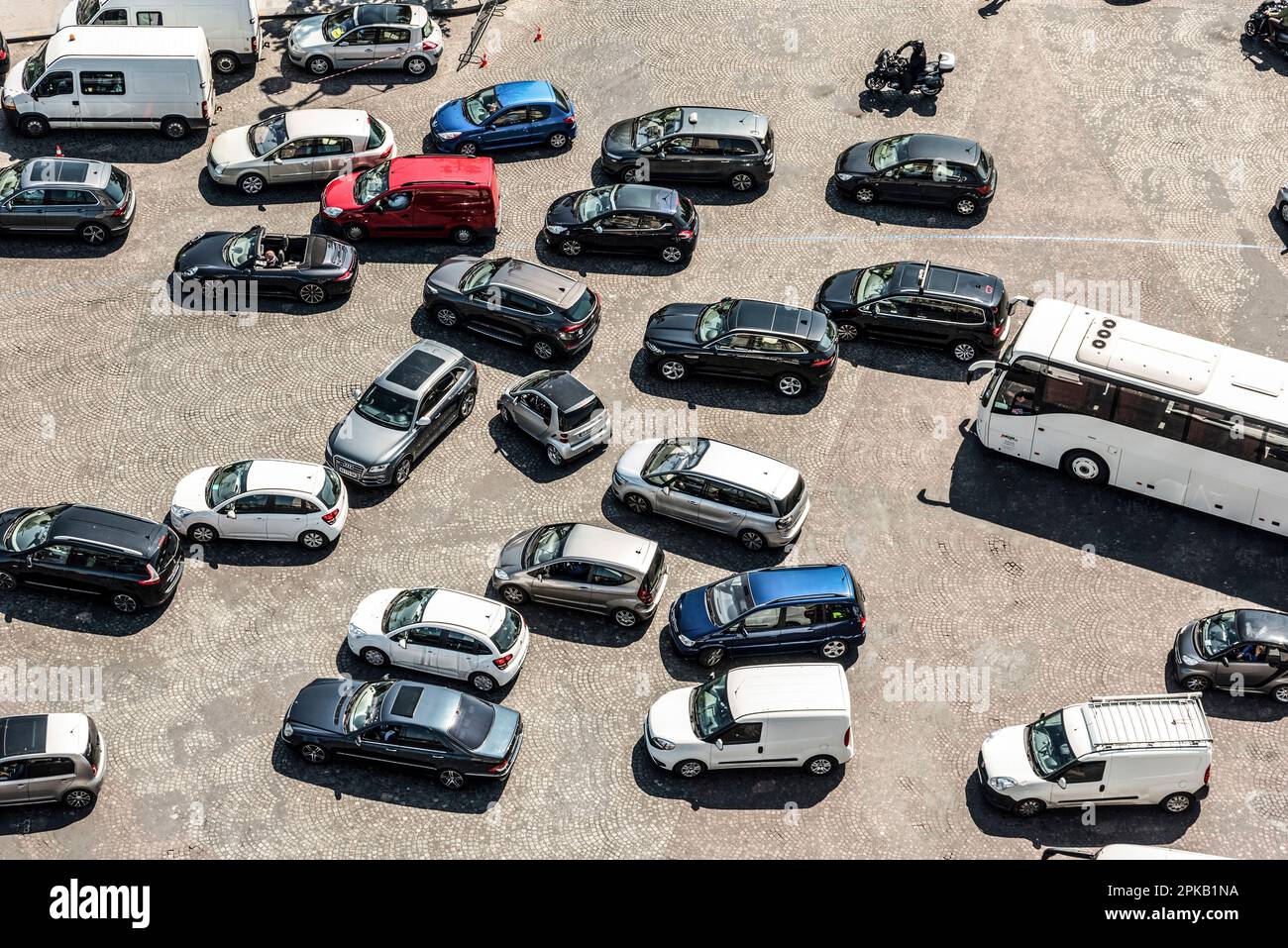 Paris circle traffic jam hi-res stock photography and images - Alamy