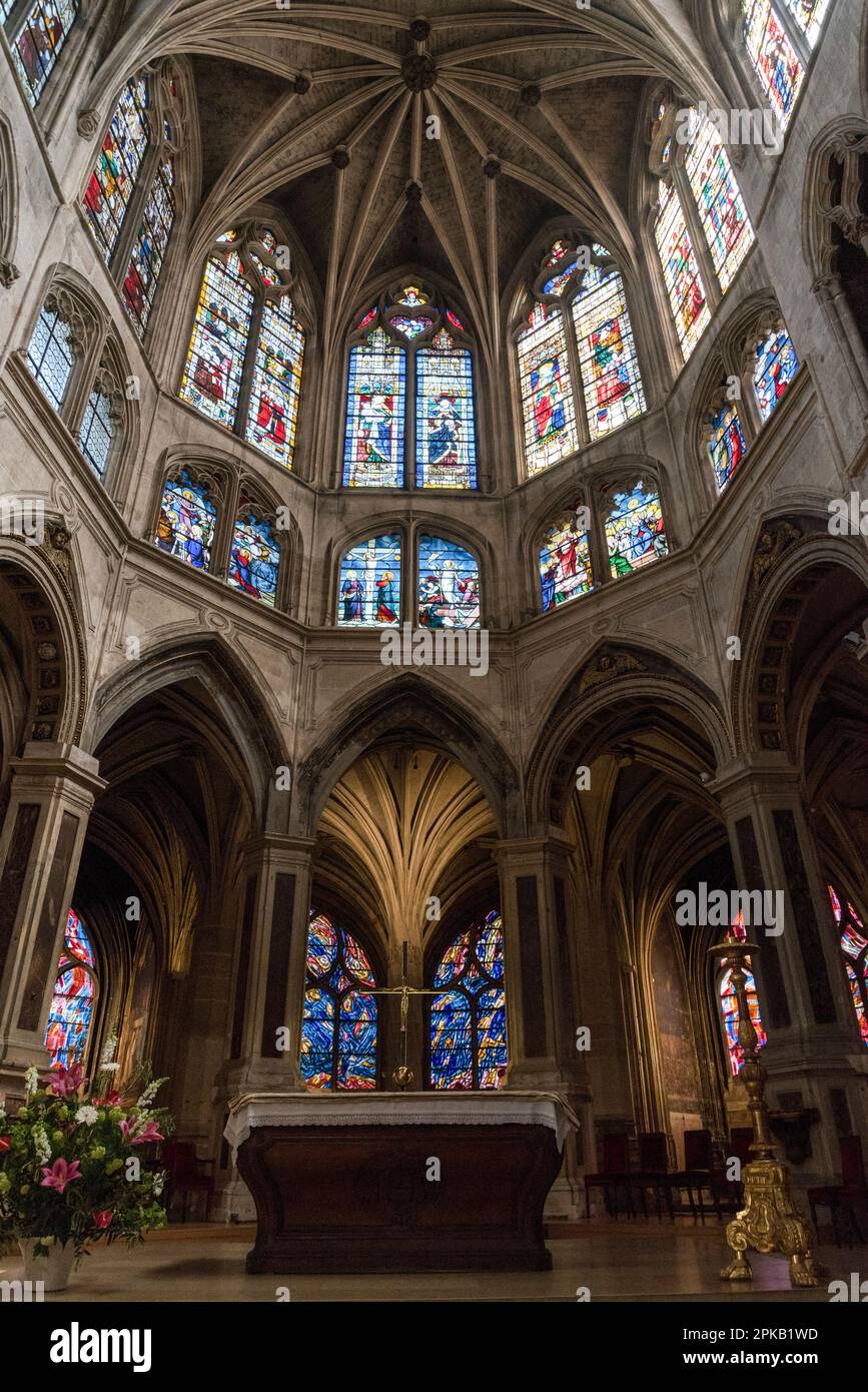 Altar of a Gothic Church in Paris, France Stock Photo - Alamy