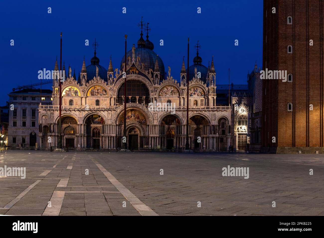 Empty st marks square illuminated basilica in the early morning hi-res ...