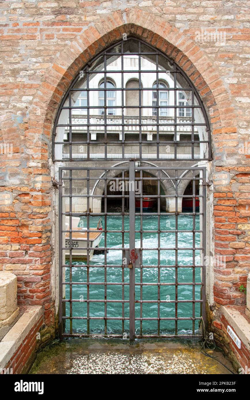 Entrance water side entrance to a palace hi-res stock photography and ...