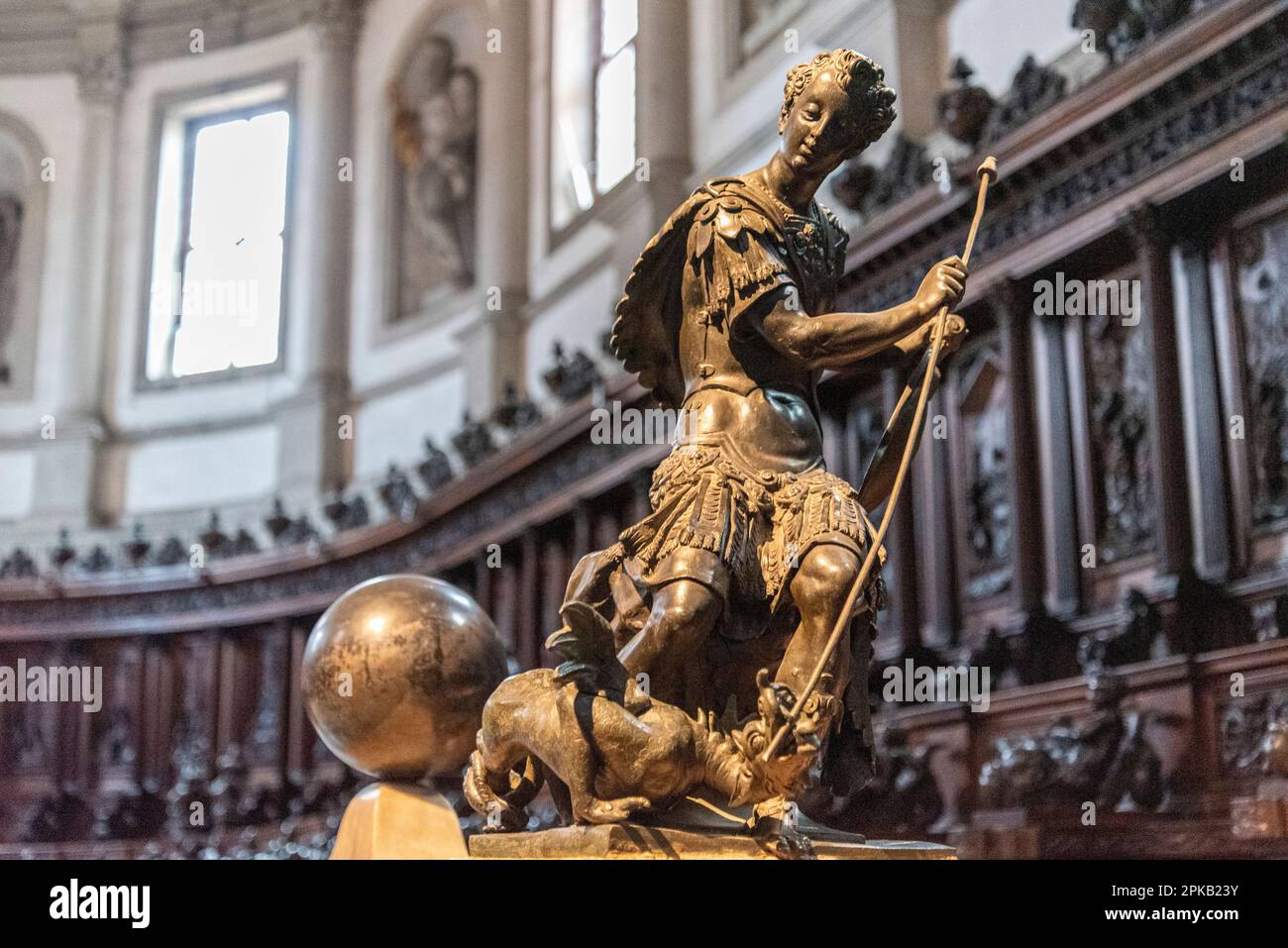 Bronze statue st george dragon hi-res stock photography and images - Alamy
