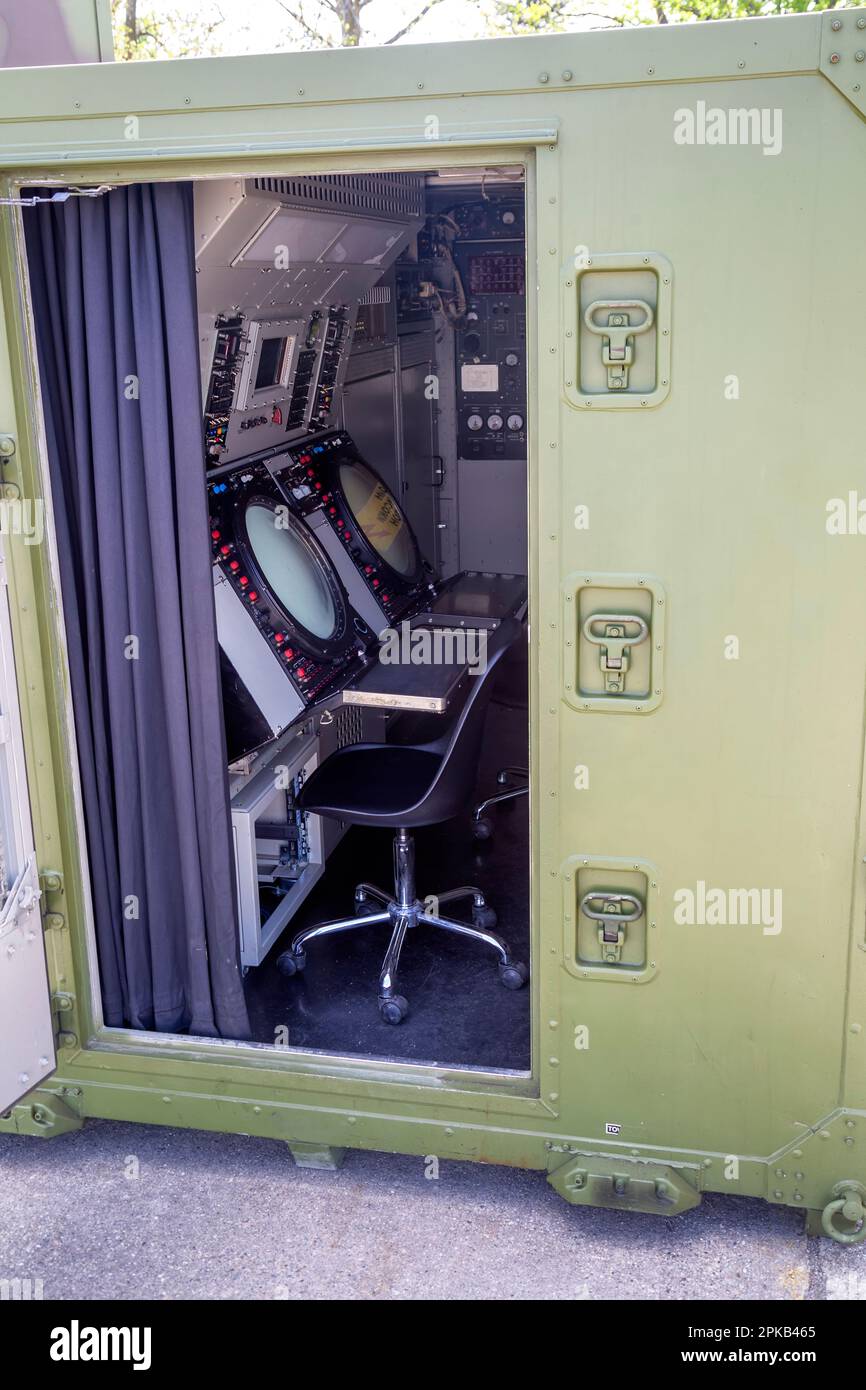 Radar displays hi-res stock photography and images - Alamy