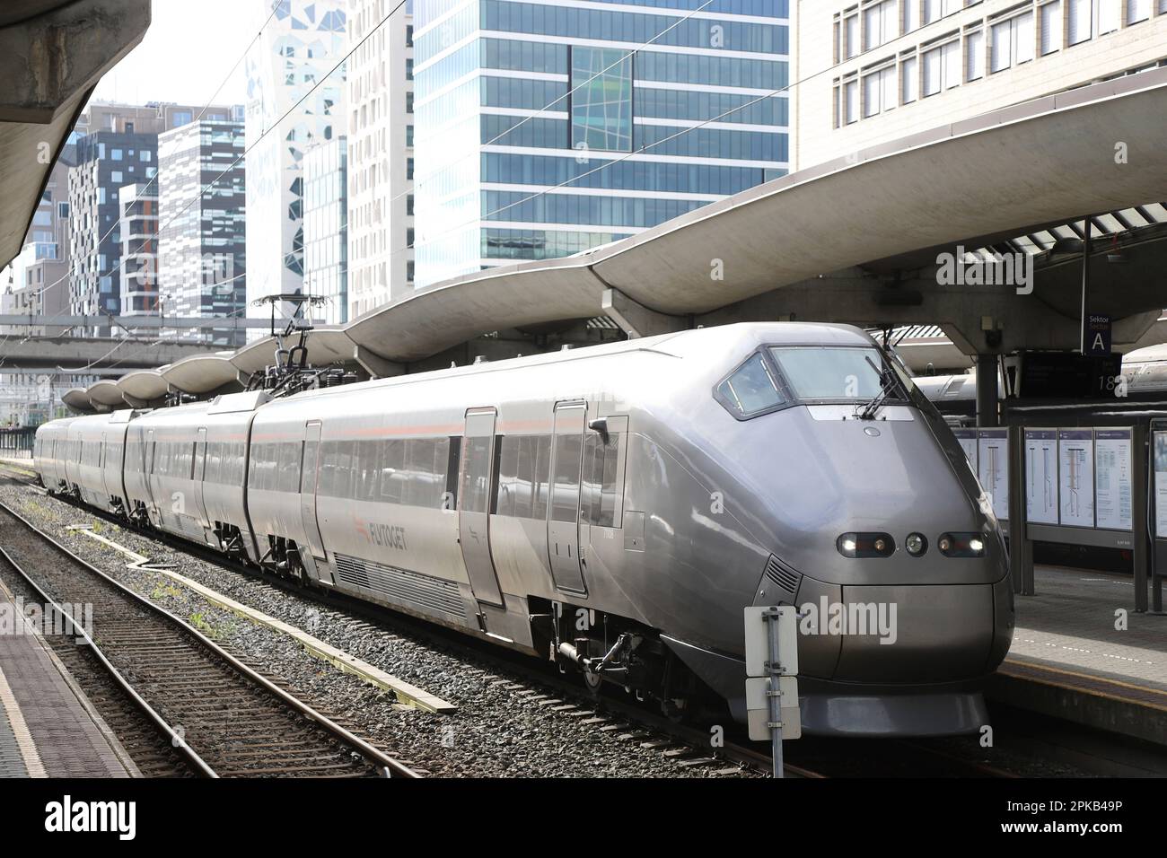 Oslo sentralstasjon hi-res stock photography and images - Alamy