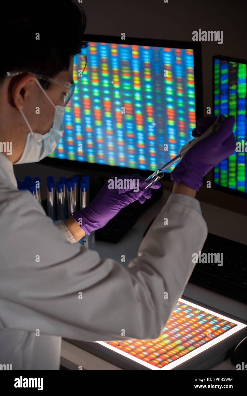 Male researcher in front hi-res stock photography and images - Alamy