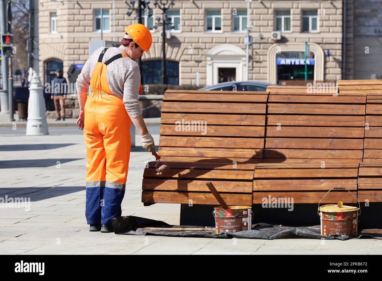 Cleaning woman garden bench hi-res stock photography and images - Alamy