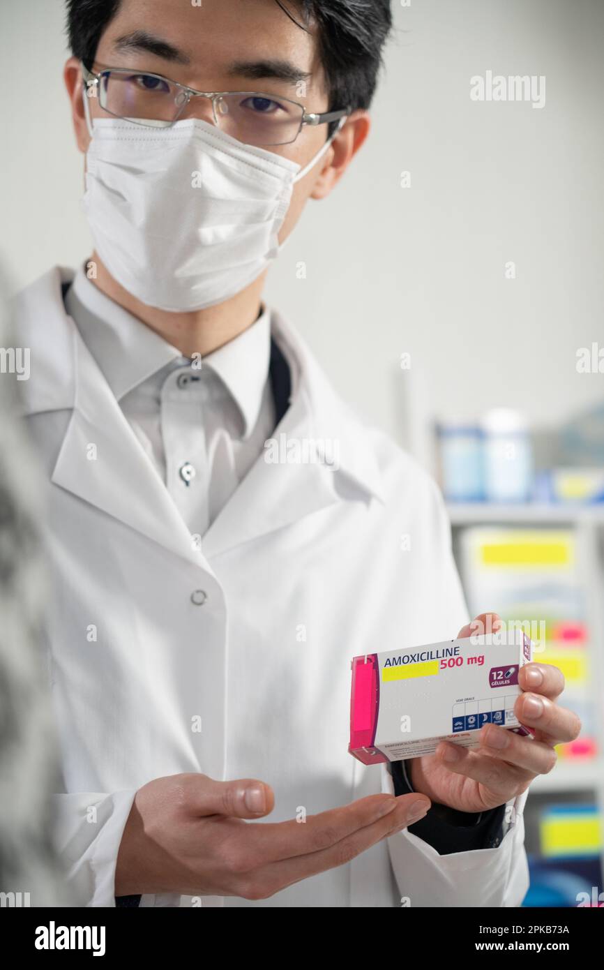 Amoxicillin woman hi-res stock photography and images - Alamy