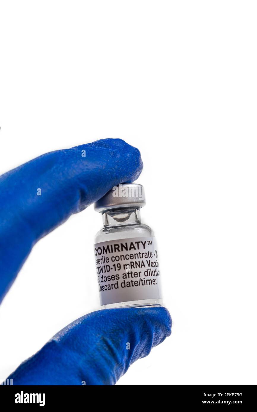 Close up on 2 fingers of the hand holding the vial Stock Photo - Alamy