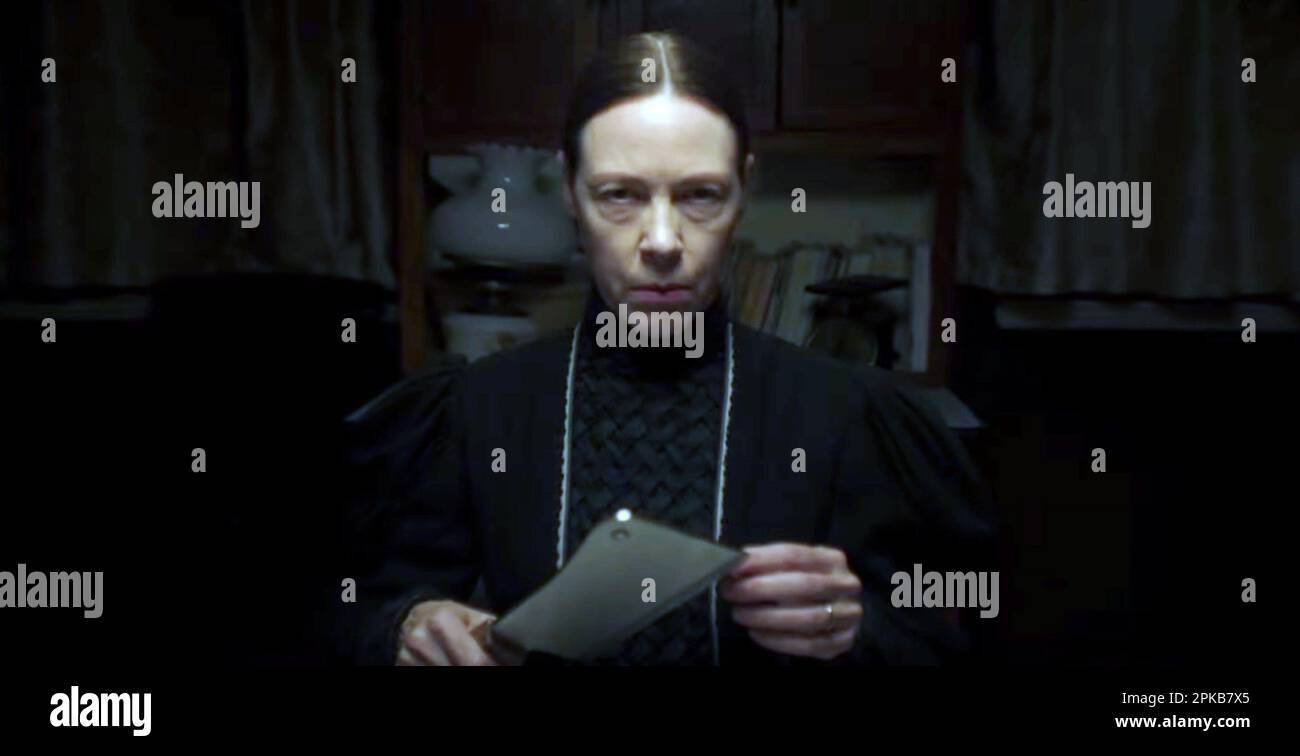 SUMMONING SYLVIA, Veanne Cox, 2023. © The Horror Collective / courtesy ...