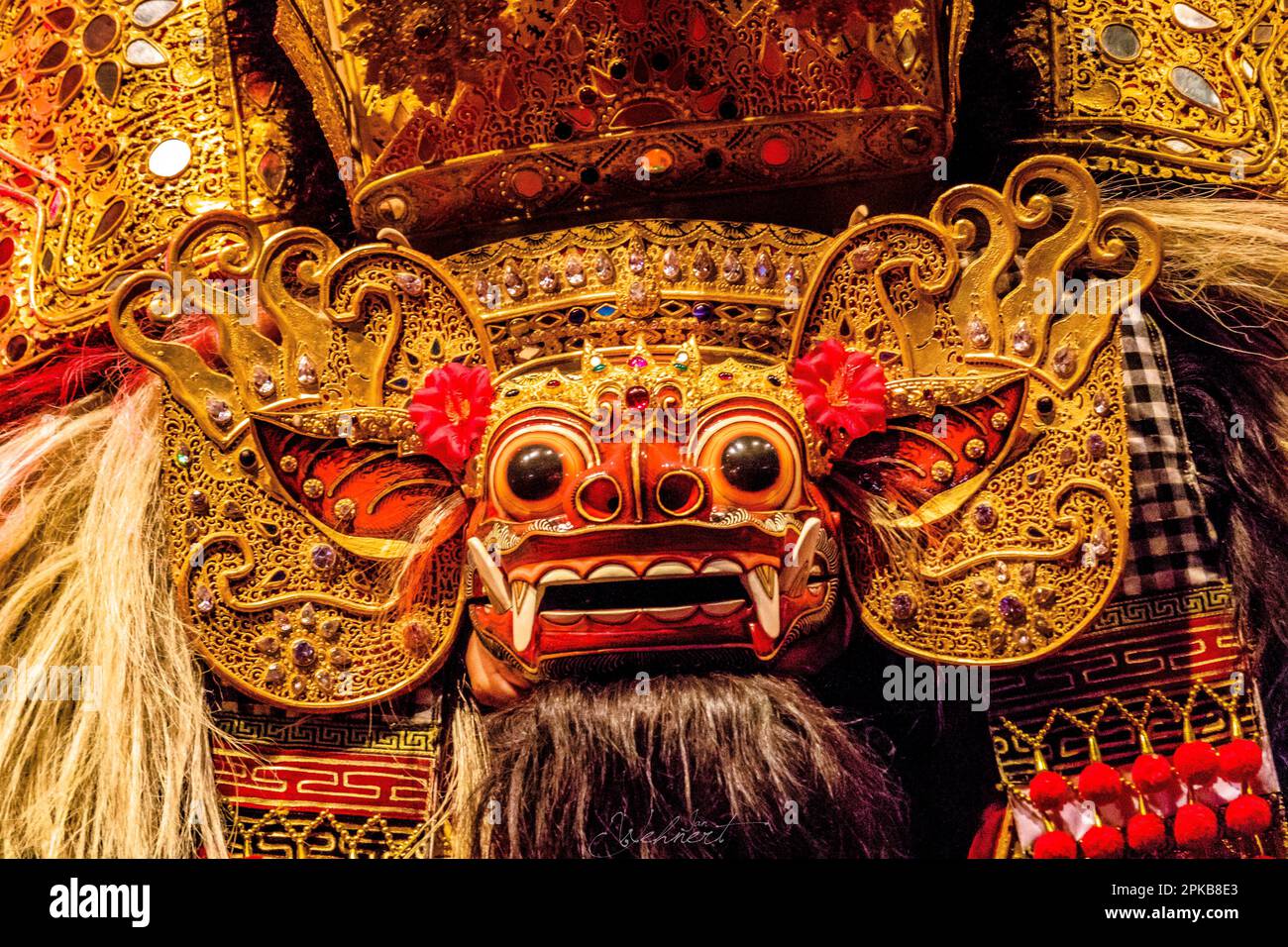 Bali dancer, Barong Kecak dance, costume, disguise Stock Photo - Alamy