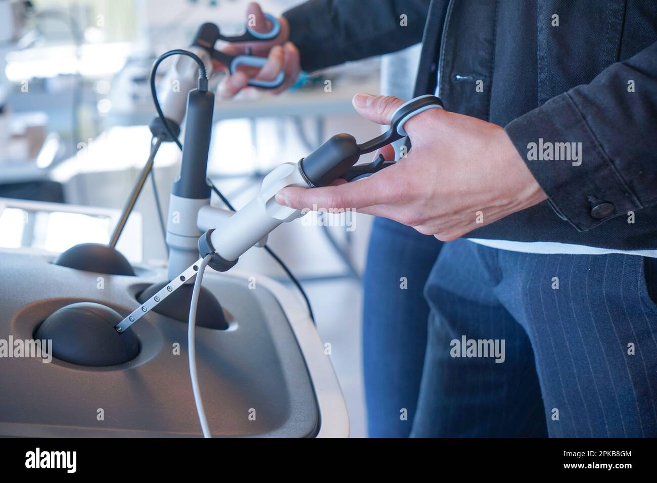 Internal students in digestive surgery train on a Lap Sim simulation ...