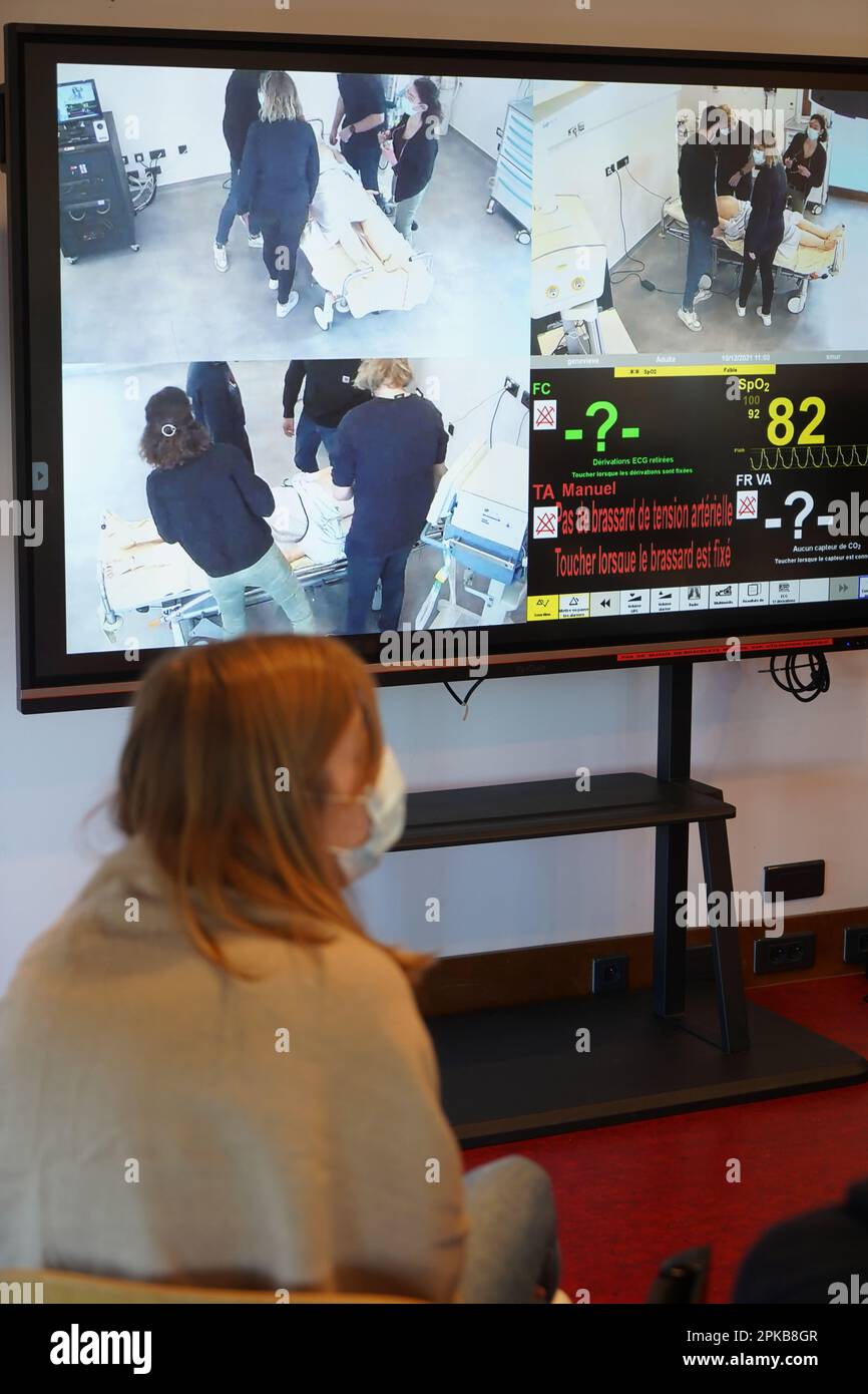 Internal emergency physicians are trained in emergency procedures ...