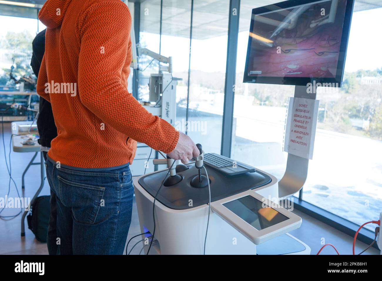 Internal students in digestive surgery train on a Lap Sim simulation ...