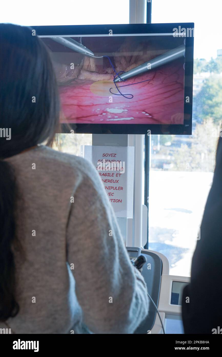 Internal students in digestive surgery train on a Lap Sim simulation ...
