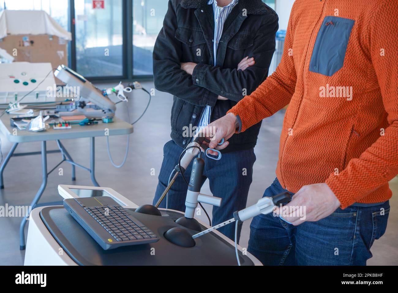 Internal students in digestive surgery train on a Lap Sim simulation ...