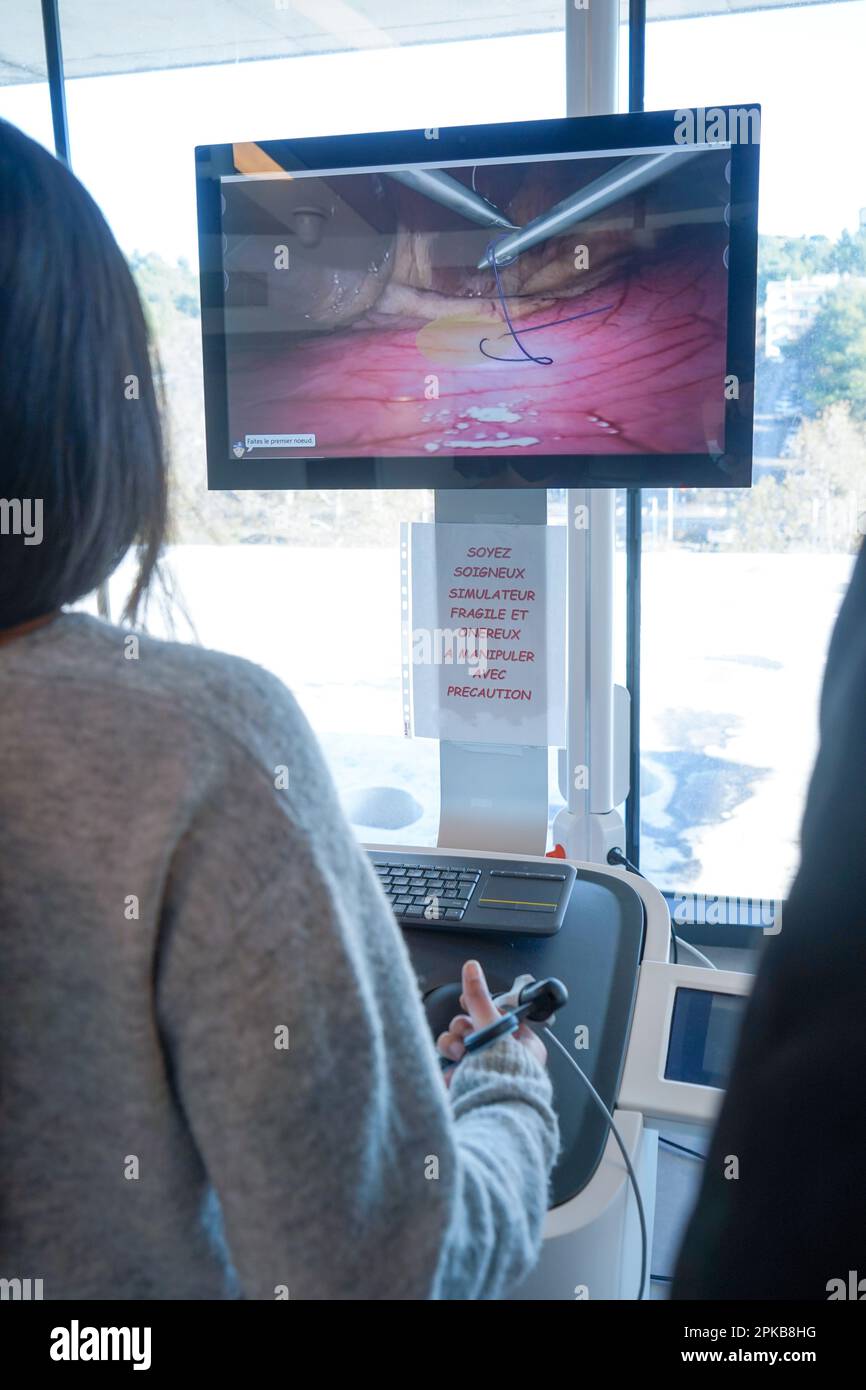 Internal students in digestive surgery train on a Lap Sim simulation ...