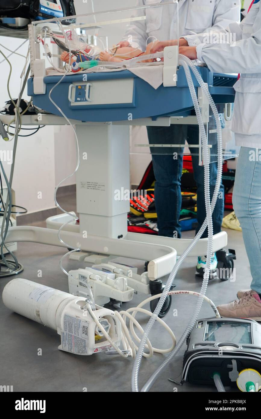 Newborn dummy emergency care training. Training at the CESU, Center for ...