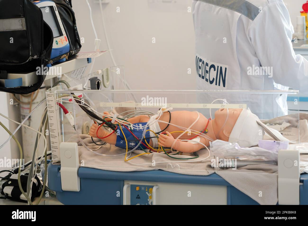 Newborn dummy emergency care training. Training at the CESU, Center for ...