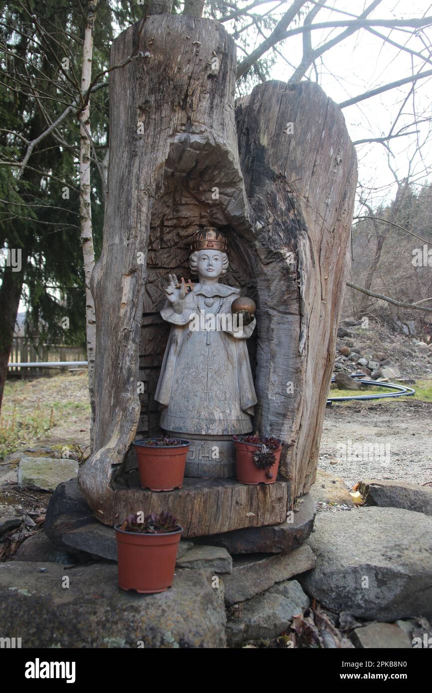 Big log hi-res stock photography and images - Alamy