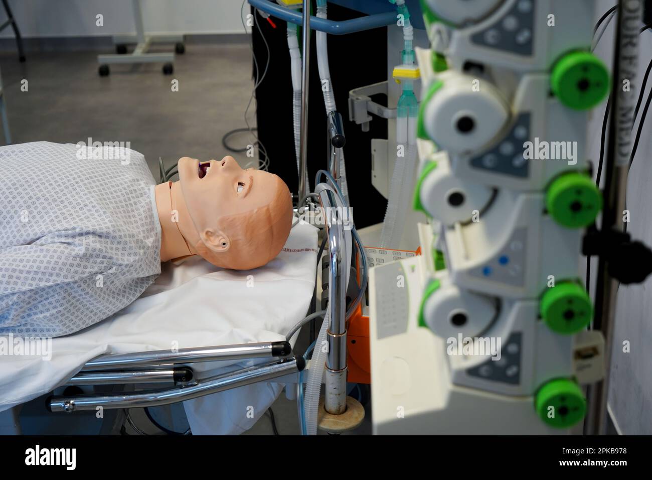 Nurses and emergency nurses undergo training at School of Medicine on ...