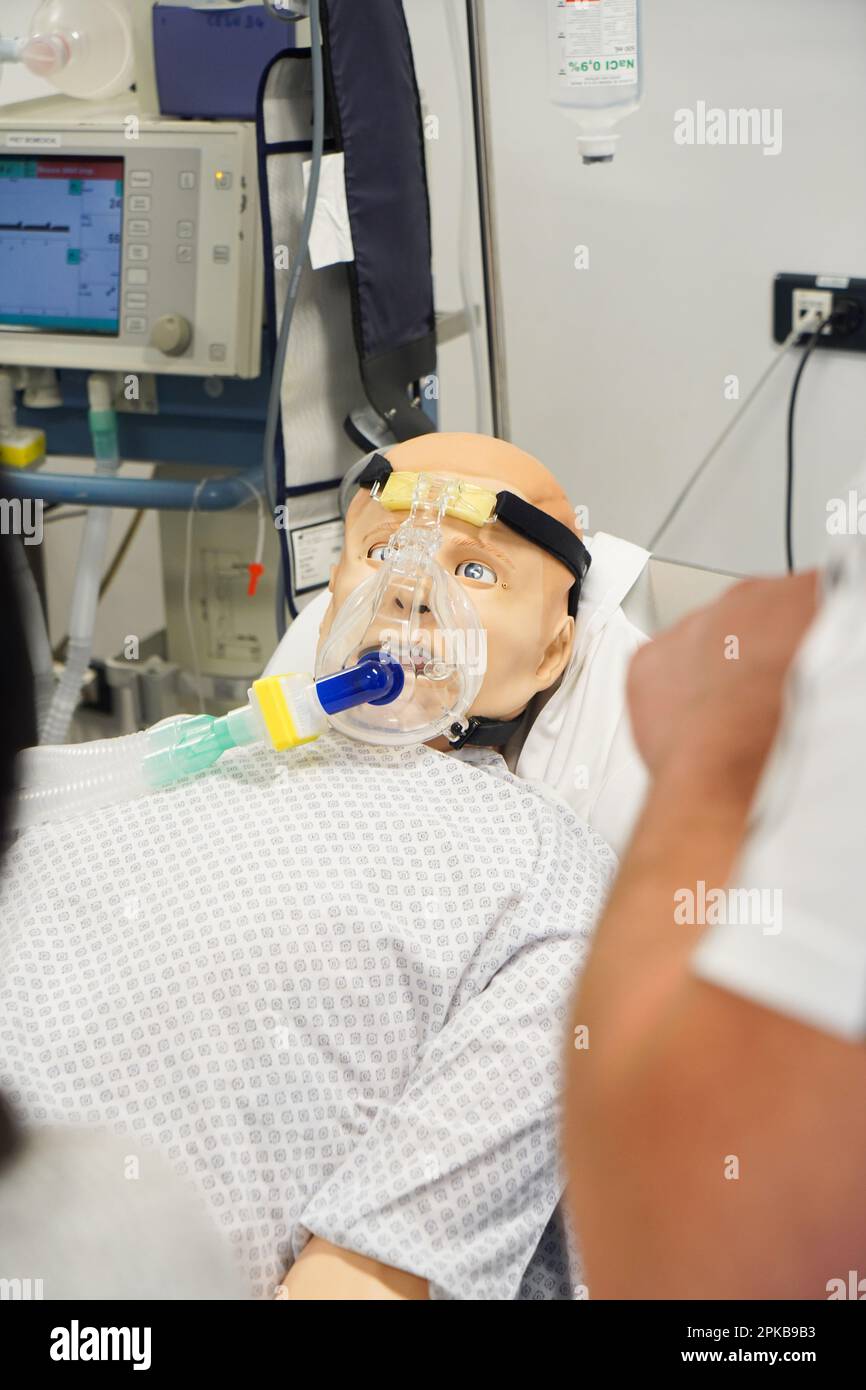 Nurses and emergency nurses undergo training at School of Medicine on ...