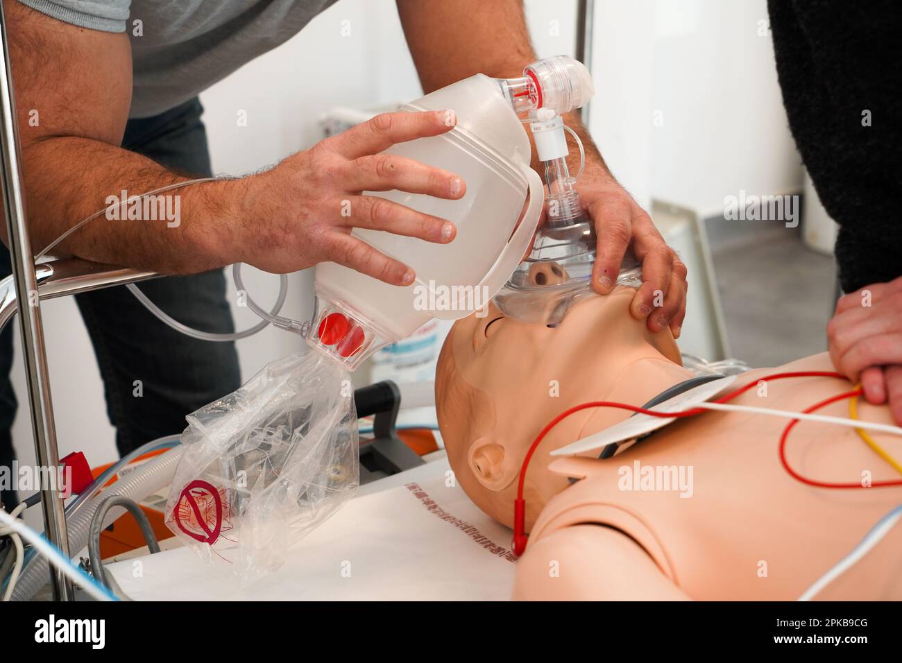 Nurses and emergency nurses undergo training at School of Medicine on emergency procedures and ...