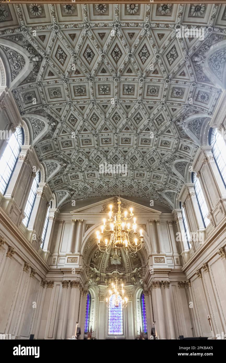 Church of st mary le strand interior hi-res stock photography and ...