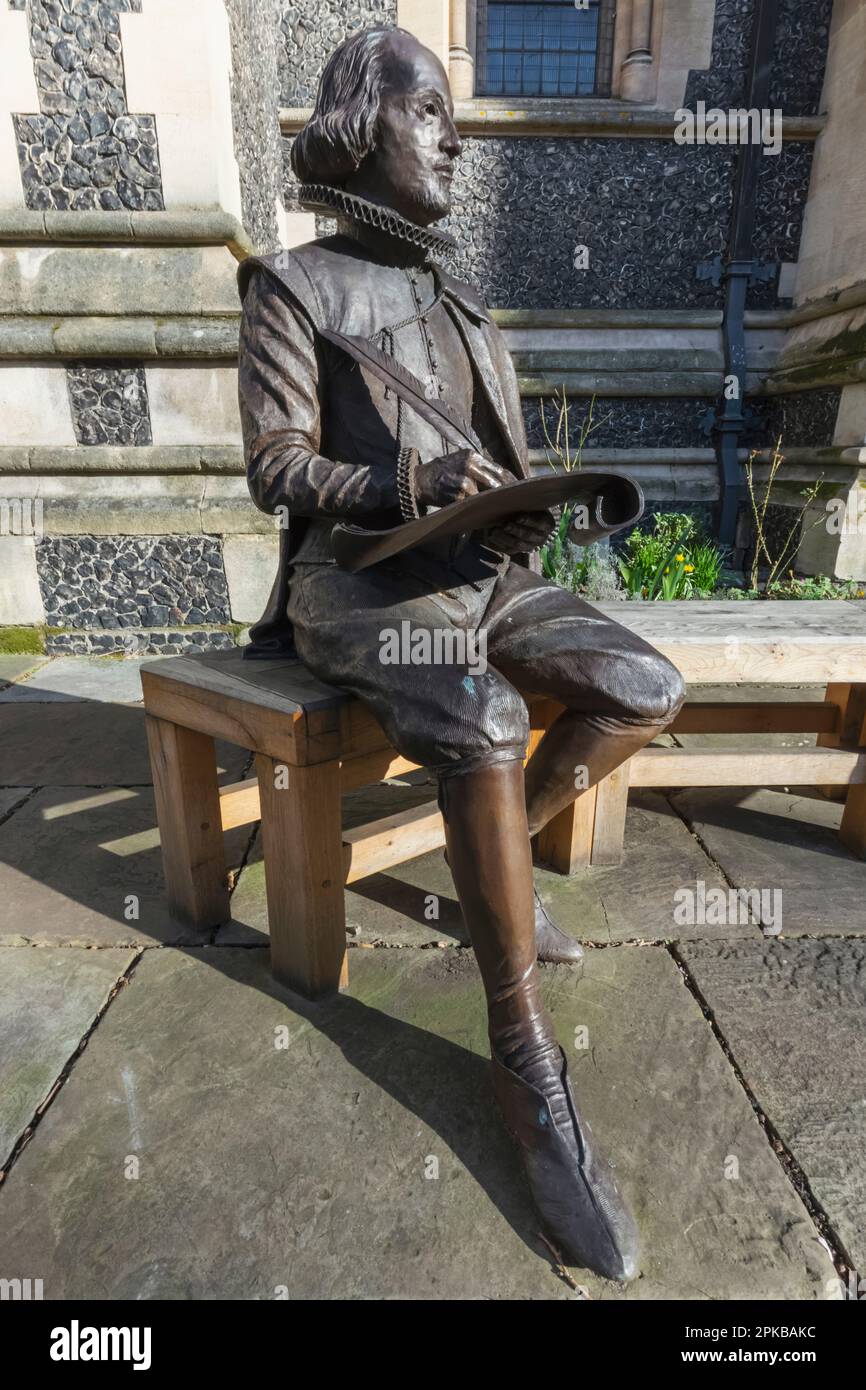 England, London, Southwark, Southwark Cathedral, Statue of Shakespeare in the Cathedral Garden ...