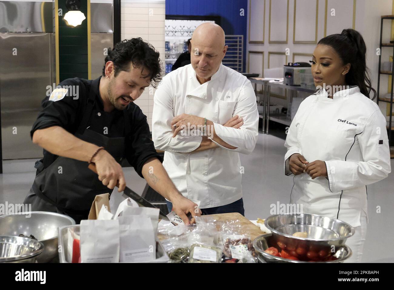 TOP CHEF, from left: contestant Gabriel Rodriguez, judge Tom Colicchio ...