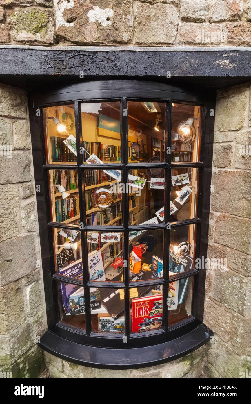 England shop window hi-res stock photography and images - Alamy