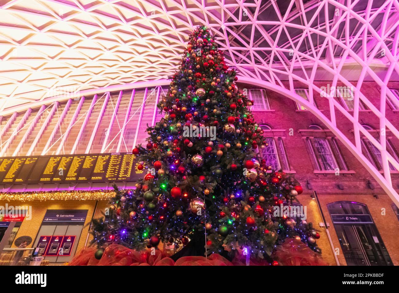 England, London, Kings Cross Station, Christmas Tree Stock Photo - Alamy