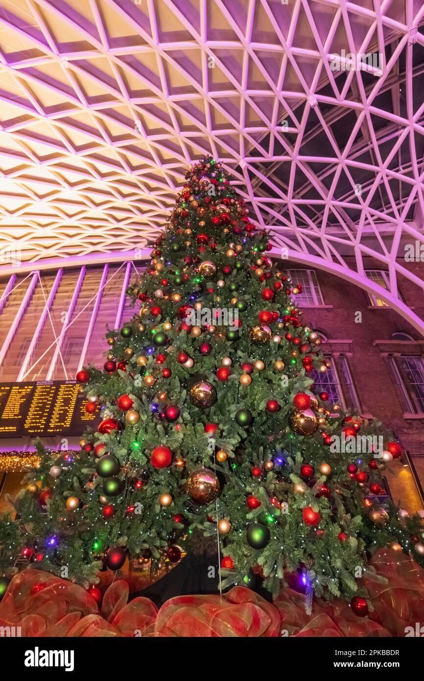 England, London, Kings Cross Station, Christmas Tree Stock Photo - Alamy
