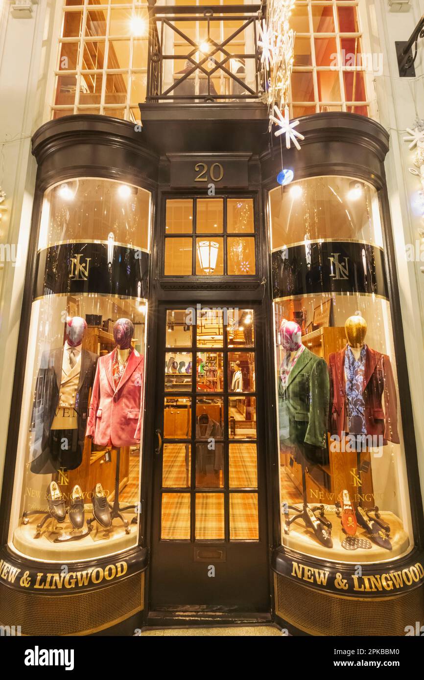 Luxury shop windows hi-res stock photography and images - Alamy