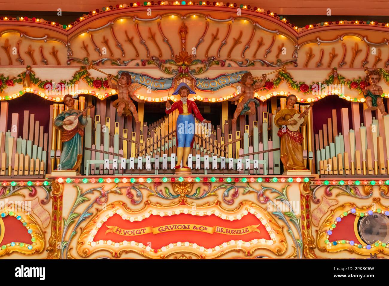 Barrel organs hi-res stock photography and images - Alamy