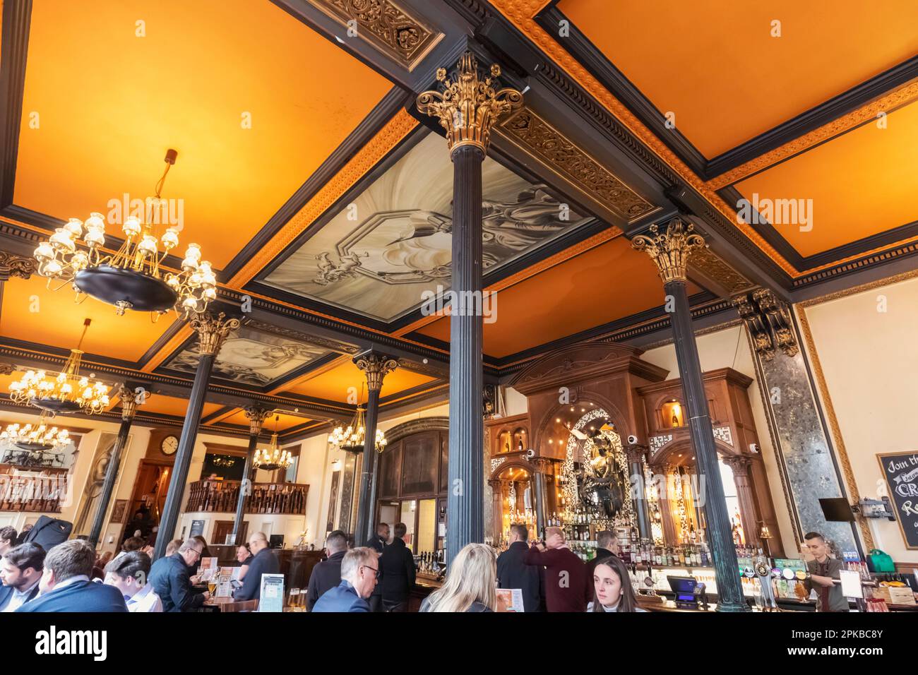 England, London, The Strand, The Knights Templar Wetherspoons Pub ...