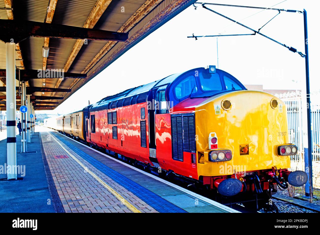 Class 37607in HN Rail livery on rear of Network Rail Test Train train ...
