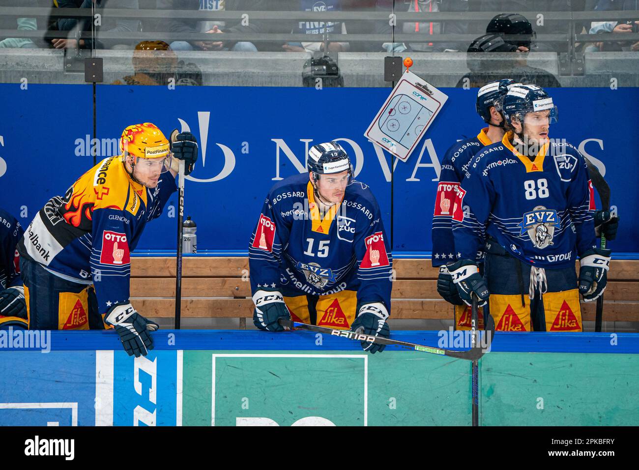 PostFinance top scorer Dario Simion (EV Zug), Gregory Hofmann #15 (EV ...