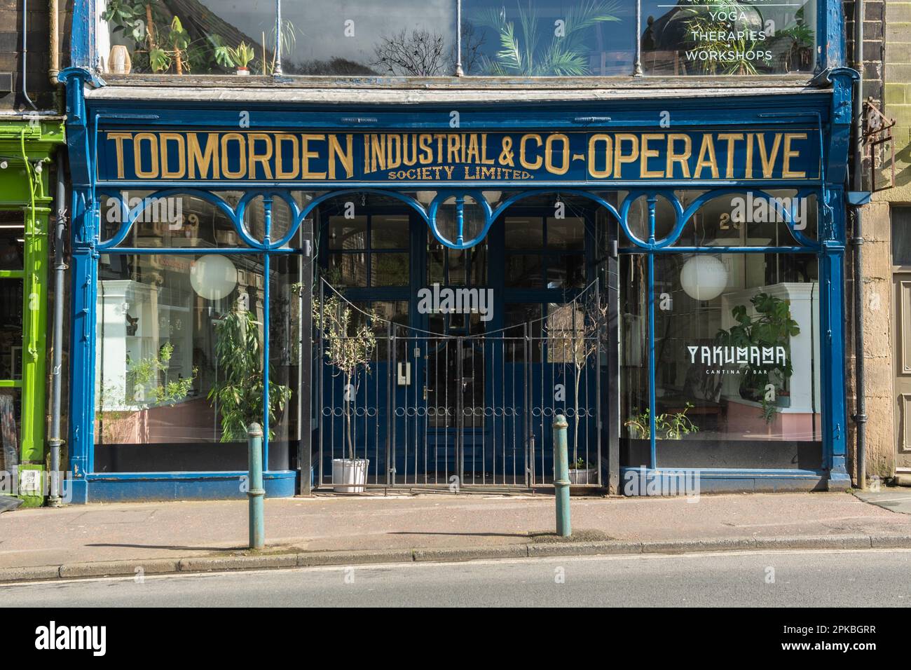 Gilded typeface hi-res stock photography and images - Alamy