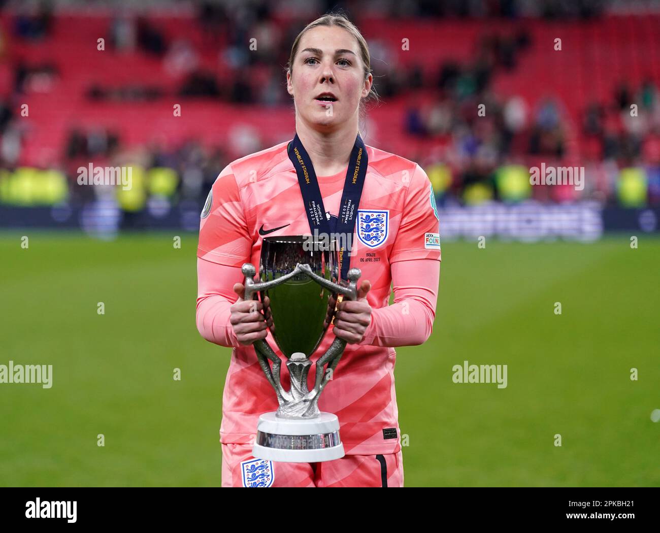 England goalkeeper Mary Earps celebrates with the trophy following the ...